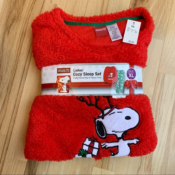 Peanuts | Intimates & Sleepwear | Snoopy Hooray For Presents Christmas ...